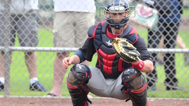 How To Break In A Catchers Mitt? - Metro League