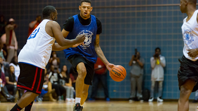 Why Do Basketball Players Wear Rubber Bands On Their Knees? - Metro League