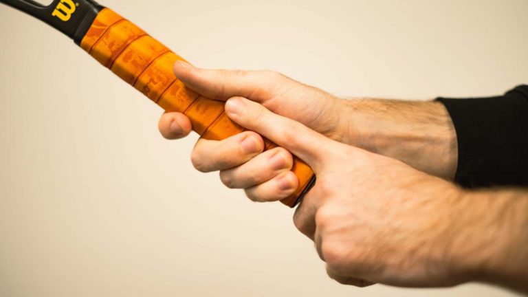 What Size Tennis Racket Handle? - Metro League