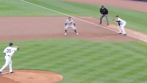 Why Left Handed Pitchers Are Better In Baseball? - Metro League