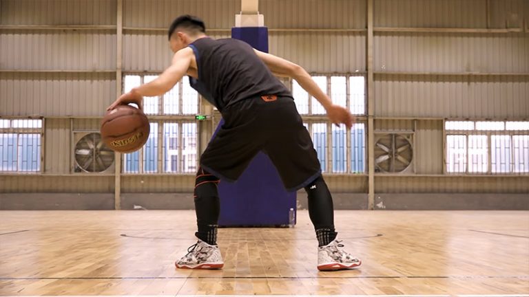 How To Do Behind The Back Crossover? - Metro League