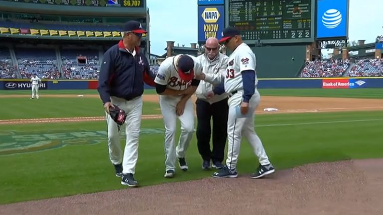 How To Properly Ice Your Arm After Baseball? - Metro League