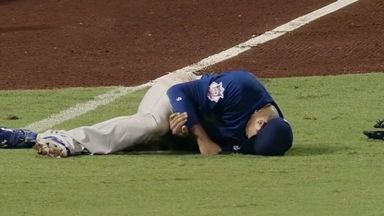 How To Properly Ice Your Arm After Baseball? - Metro League