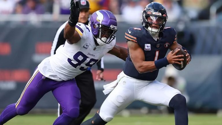What Is Cadence in American Football? -A Quarterback's Secret Weapon ...
