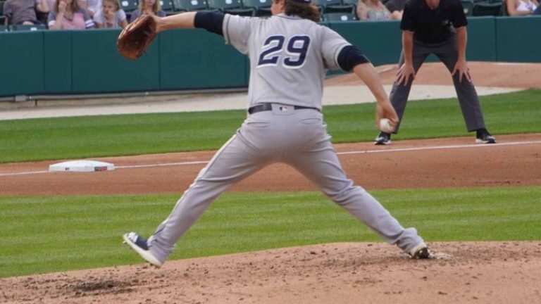 What Does Pitching From The Stretch Mean? - Metro League