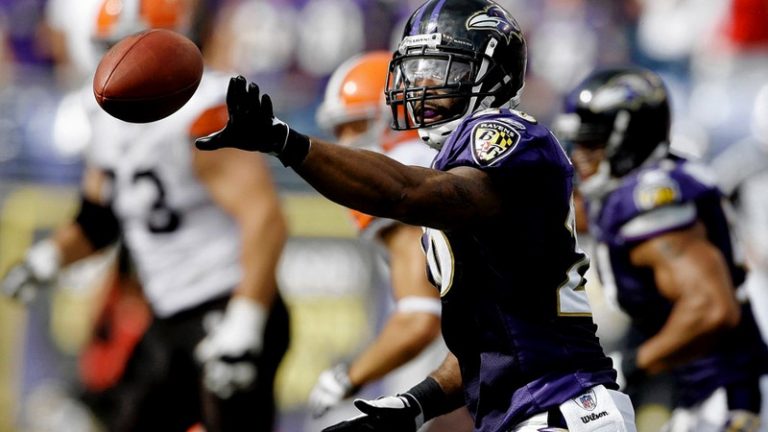 What Is A Lateral In American Football? - Metro League