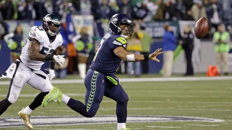 What Is A Lateral In American Football? - Metro League