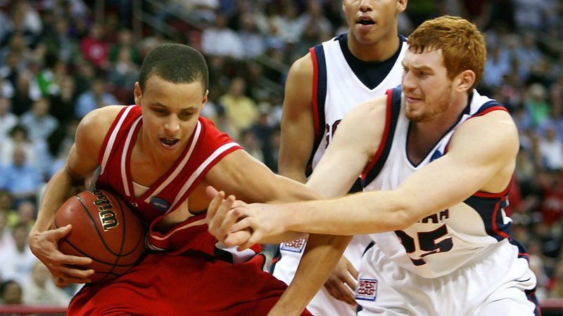 What Is Reaching In Basketball? - Metro League