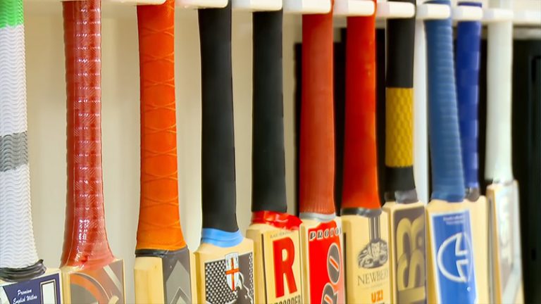 What Is The Width Of A Cricket Bat? - Metro League