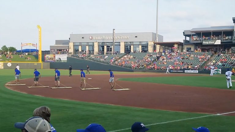 How To Rake A Baseball Infield? - Metro League