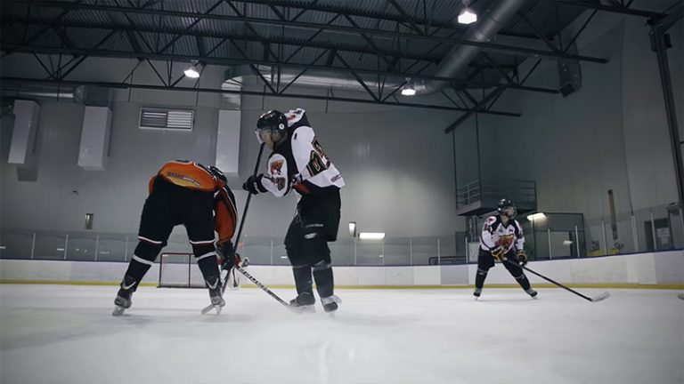 What Is Backchecking In Hockey ? - Metro League