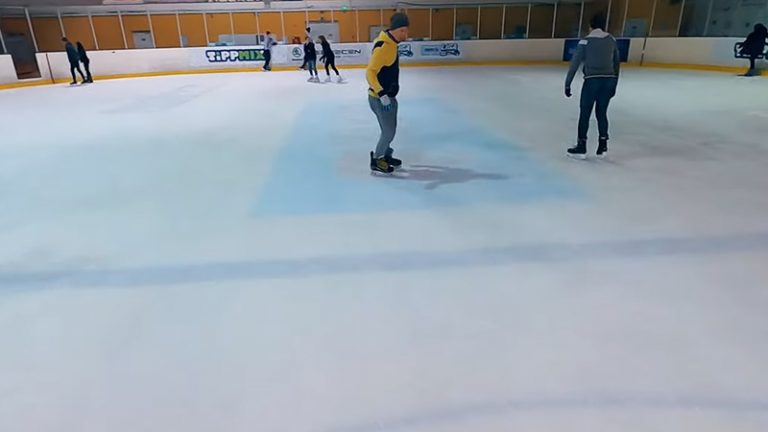 How To Do A Crossover Ice Skating? - Metro League