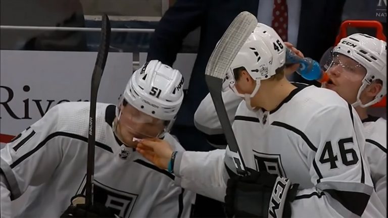 Why Do Hockey Players Use Smelling Salts ? - Metro League