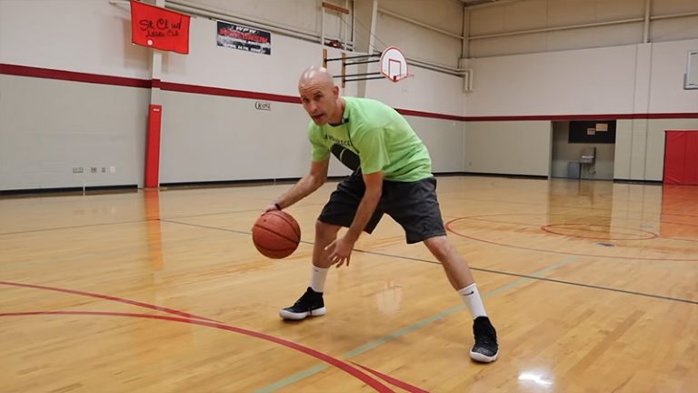 How To Hold A Basketball Properly? - Metro League