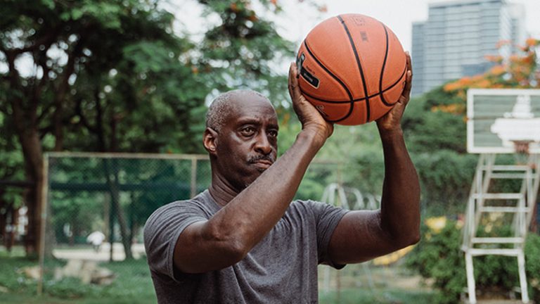 How To Hold A Basketball Properly? - Metro League