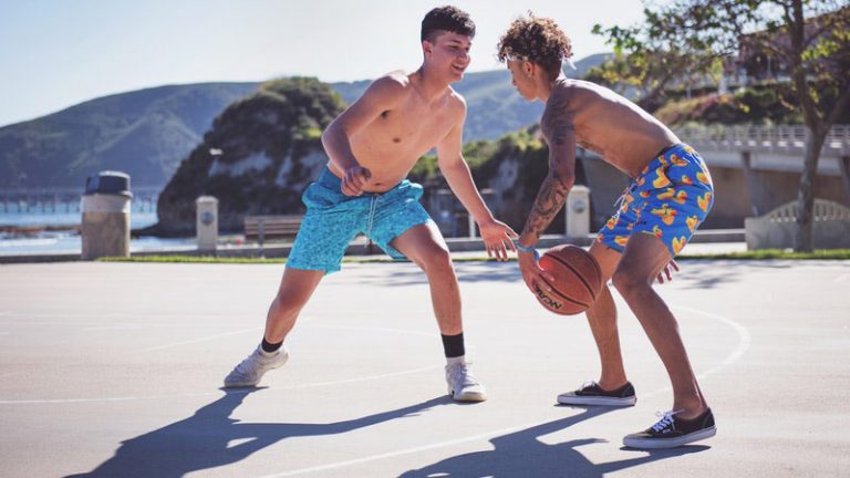 What Is Pivoting In Basketball? - Metro League