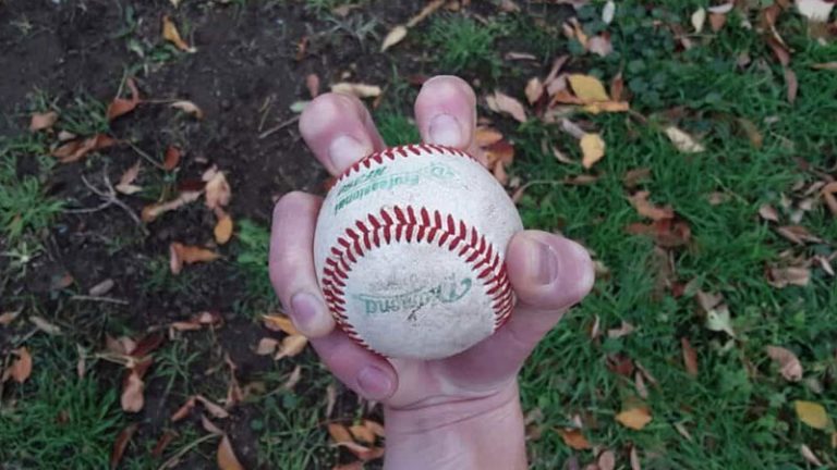 How To Throw A Knuckleball In Baseball ? - Metro League