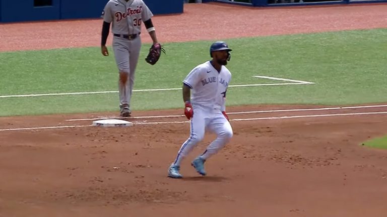 When Is Halftime In Baseball? - Metro League