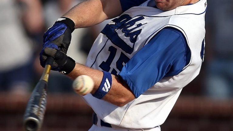 How To Wear A Pro Hitter ? - Metro League