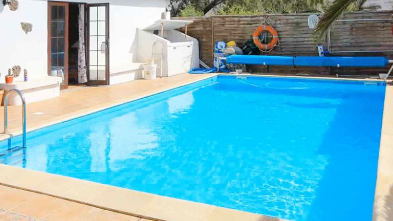 What Gas Helps Keep Swimming Pools Clean? - Metro League