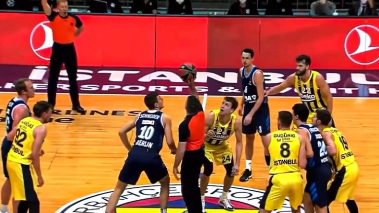 What Is Jump Ball In Basketball: Exploring the Ins and Outs - Metro League