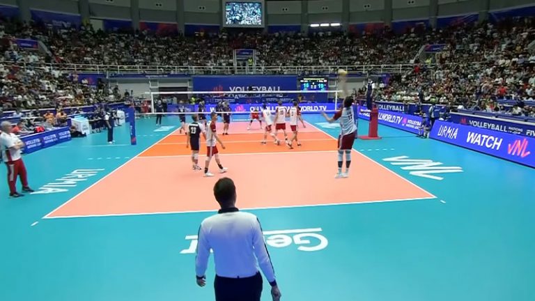 What Does A Right Front Do In Volleyball? - Metro League