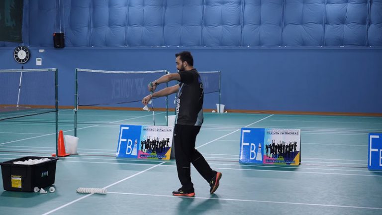 Can You Serve Overhand In Badminton? - Metro League
