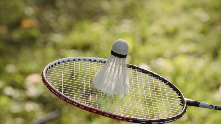 What Is Carbon Badminton Racket? - Metro League
