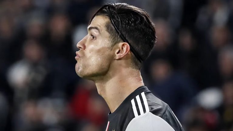 What Headbands Do Soccer Players Wear? - Metro League