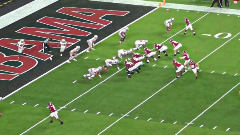 Understanding the Play: What Is a Bubble Screen in Football? - Metro League