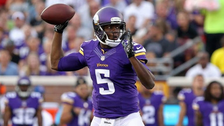 Why Do Quarterbacks Wear Two Gloves? - Metro League