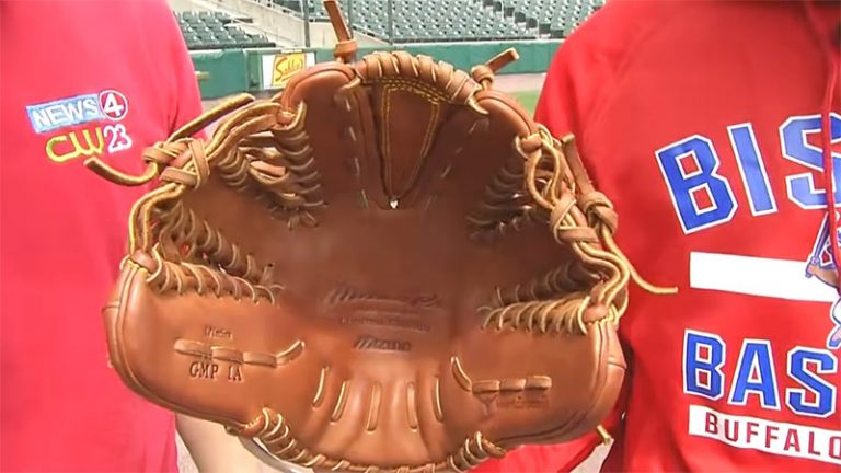 What Is A 6 Finger Baseball Glove? - Metro League