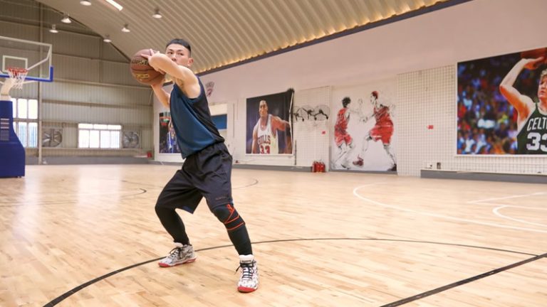 What Is a Baseball Pass in Basketball? - Metro League