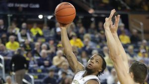 What Is a Skyhook in Basketball? Mastering the Unstoppable Shot - Metro ...