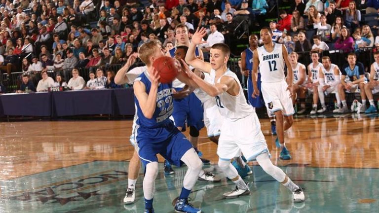 What Is a Deflection in Basketball? - Metro League