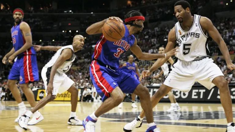 What Is a Pick-and-Pop in Basketball? - Metro League