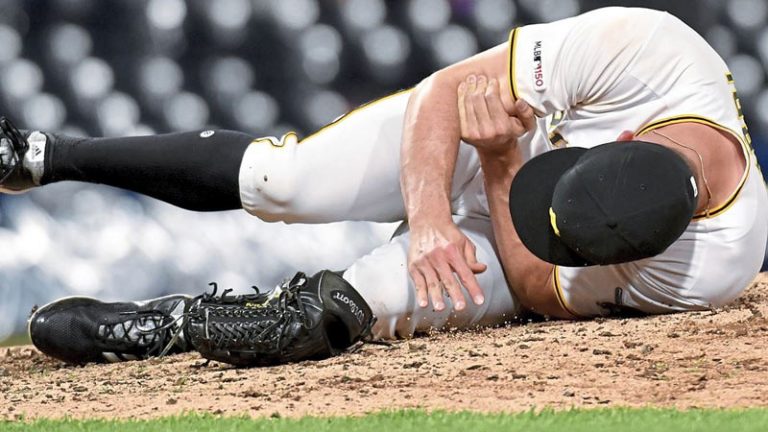 10 Most Common Baseball Injuries: Symptoms, Me - Metro League
