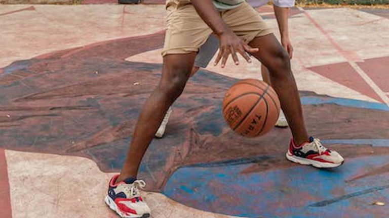 Exploring the Different Types of Basketball Dribbles - Metro League