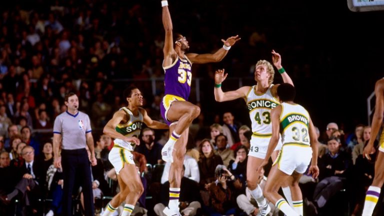What Is a Skyhook in Basketball? Mastering the Unstoppable Shot - Metro ...