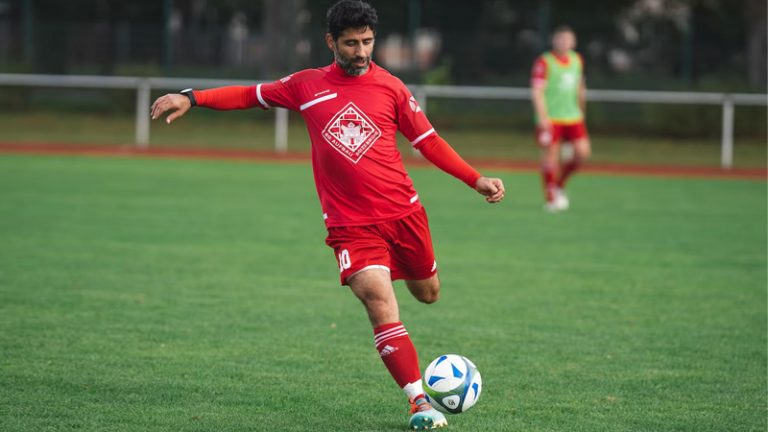 Mastering the Soccer Instep Kick and Pass: Techniques and Tips - Metro ...