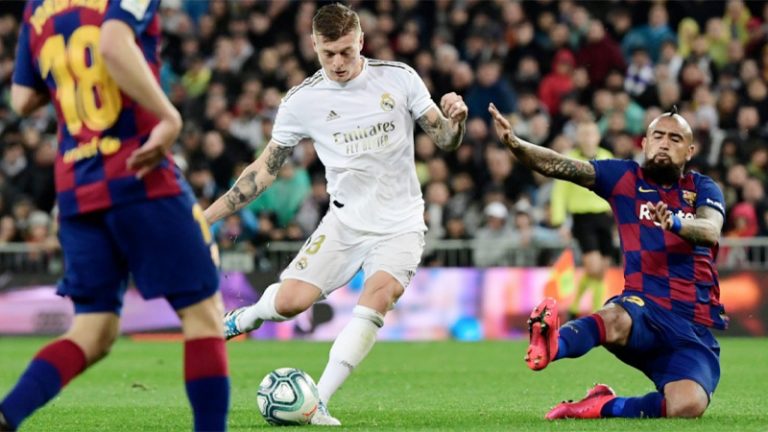 A Guide on the Types of Soccer Passes - Metro League