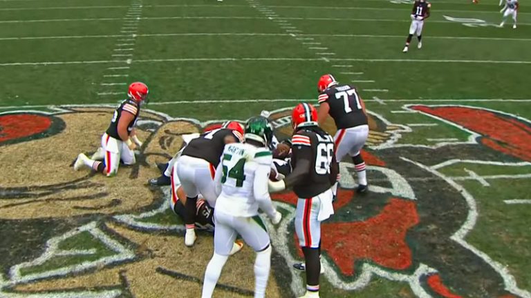 Exploring Football Vertical Routes: Strategies for Explosive Passing ...