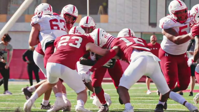 Understanding the Role of a Defensive Tackle in Football: A ...