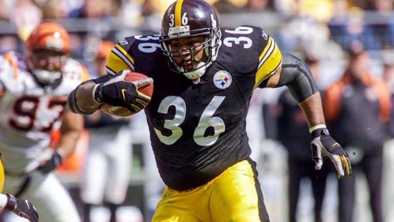 Exploring the Role of a Tailback in Football - Metro League