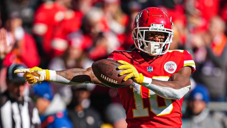 Deception and Strategy: American Football Bootleg - Metro League