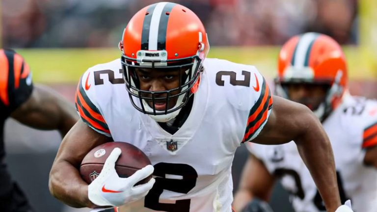 Deception and Strategy: American Football Bootleg - Metro League