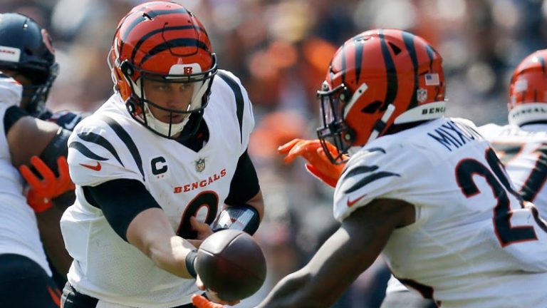 Unveiling the Tactical Play: Football 2 Point Conversion - Metro League