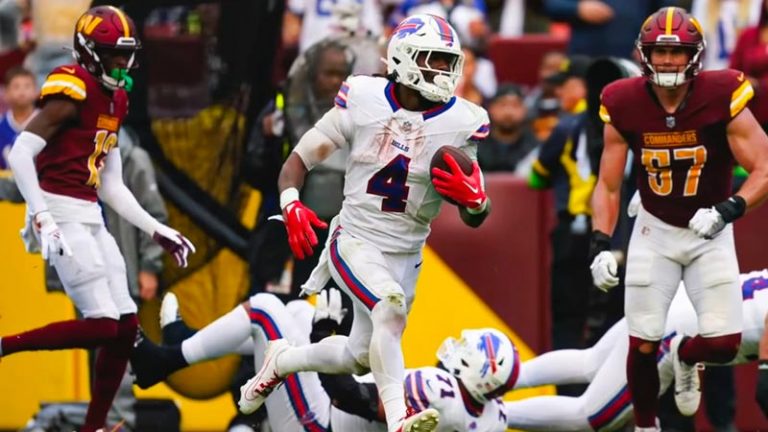 Defensive End Football: Vital Role and Strategy - Metro League