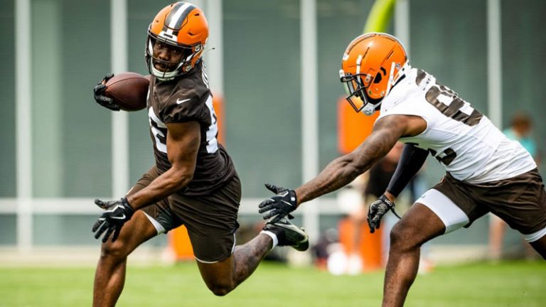 What Does Sack Mean in Football: A Comprehensive Guide for Beginners ...