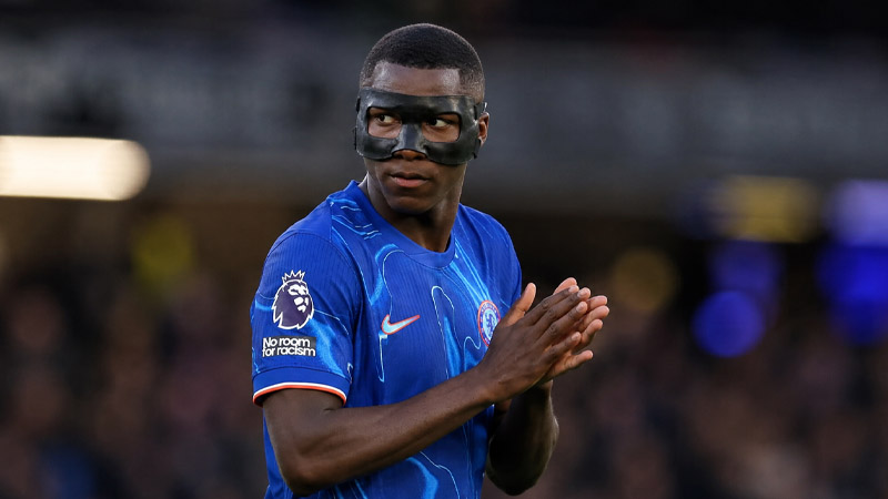 Why is Moises Caicedo Wearing a Mask? Chelsea Injury Explained - Metro ...